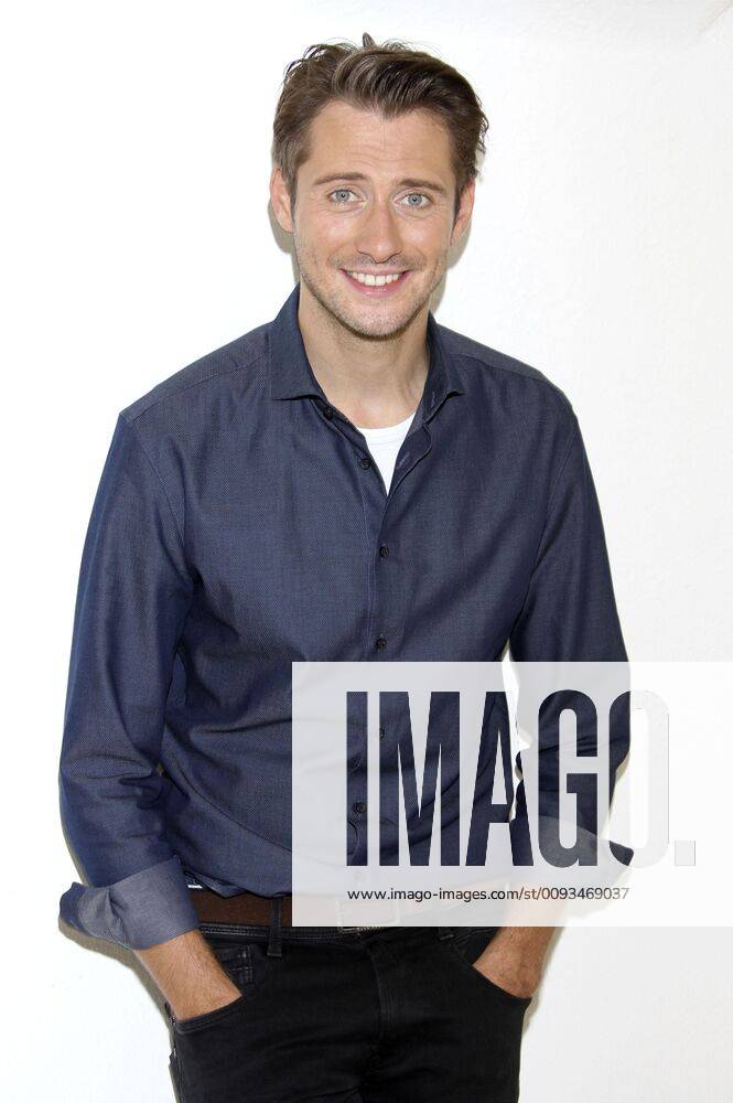 Philipp Oliver Baumgarten beim Fototermin zur 17. Staffel der ARD ...