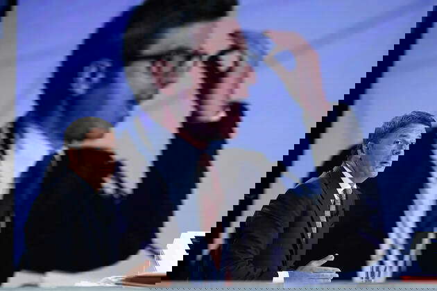 Matteo Renzi during the program In mezz ora in + p.s. la foto e ...