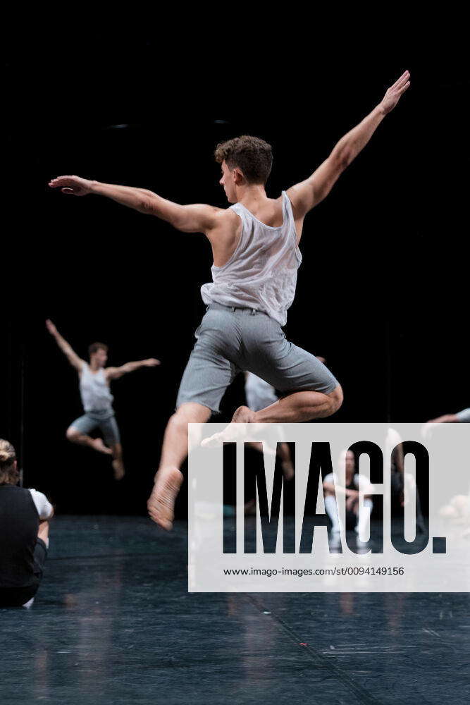 For Four Walls CHOREOGRAPHY Petter Jacobson Et Thomas Caley BY Merce ...