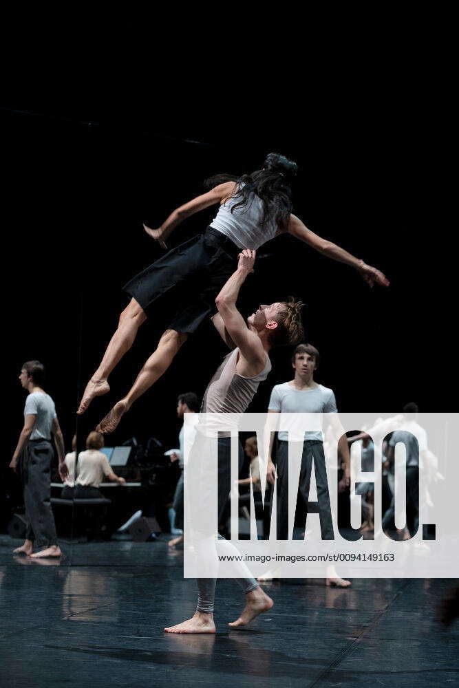 For Four Walls CHOREOGRAPHY Petter Jacobson Et Thomas Caley BY Merce ...