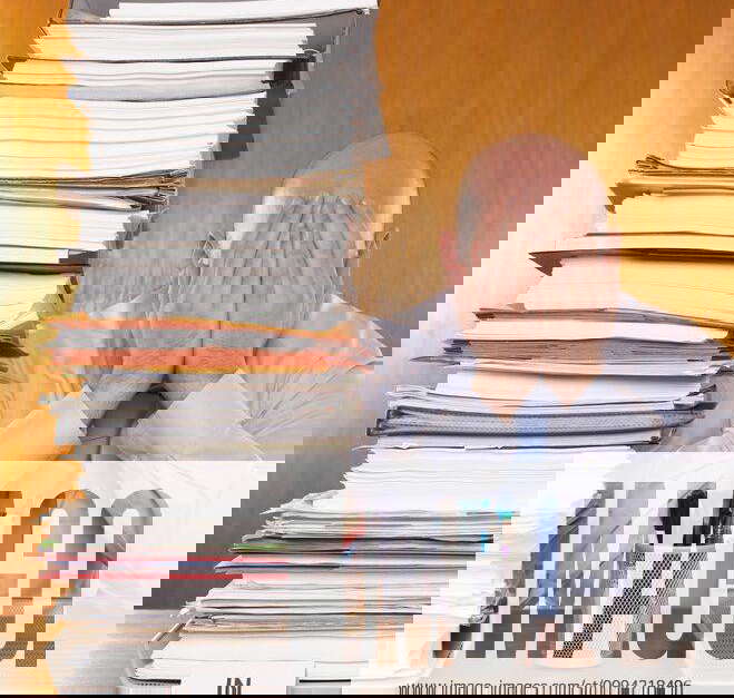 Businessman Swamped with Work,model released, Symbolfoto