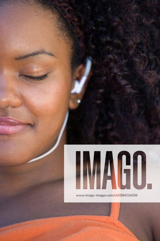 Woman Listing to Music, model released, Symbolfoto, property released