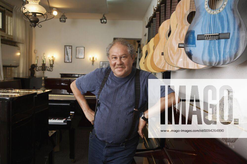 Music Store Owner,model released, Symbolfoto,property released