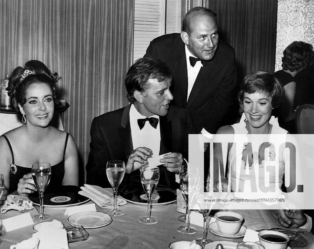 Elizabeth Taylor, Richard Burton, Martin Ransohoff & Julie Andrews The ...