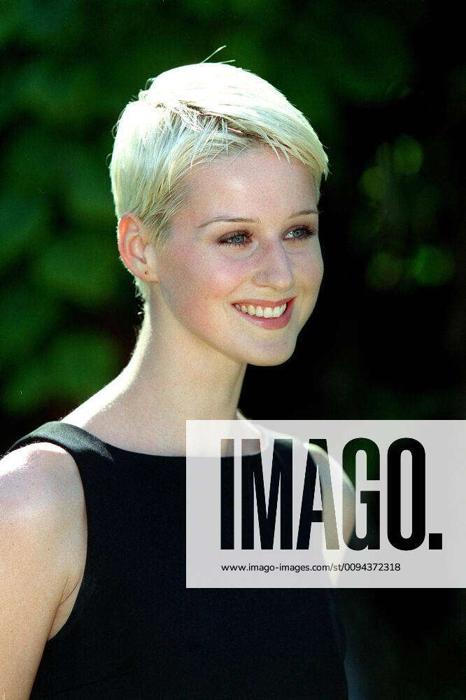 Simone Robertson Actress, Breakers Simone Robertson 14 August 1998 ...