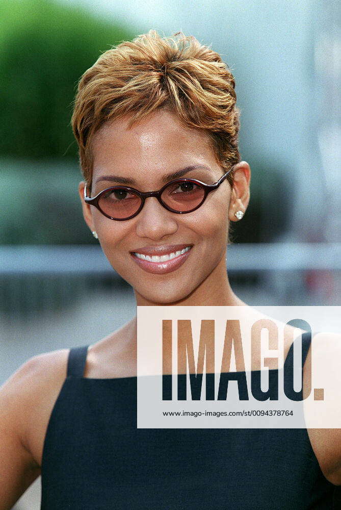 Halle Berry Actress Deauville Film Festival 1999 Deauville, France 12 ...