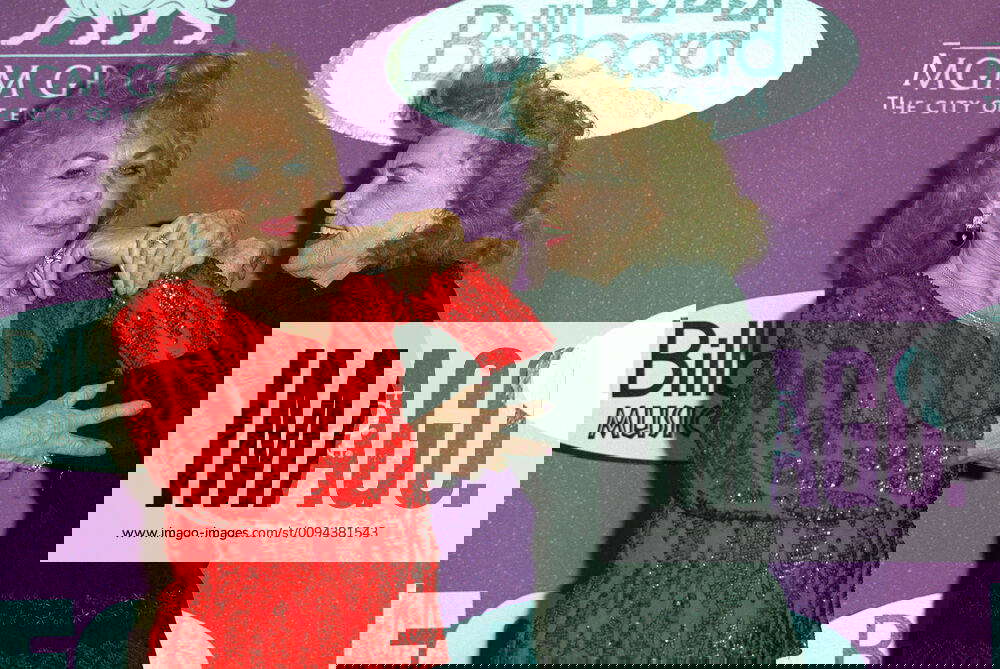 Fabulous Moolah & Mae Young Wwf Pro Wrestlers Fabulous Moolah & Mae ...