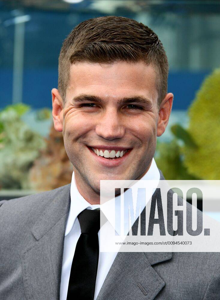 Austin Stowell Dolphin Tale