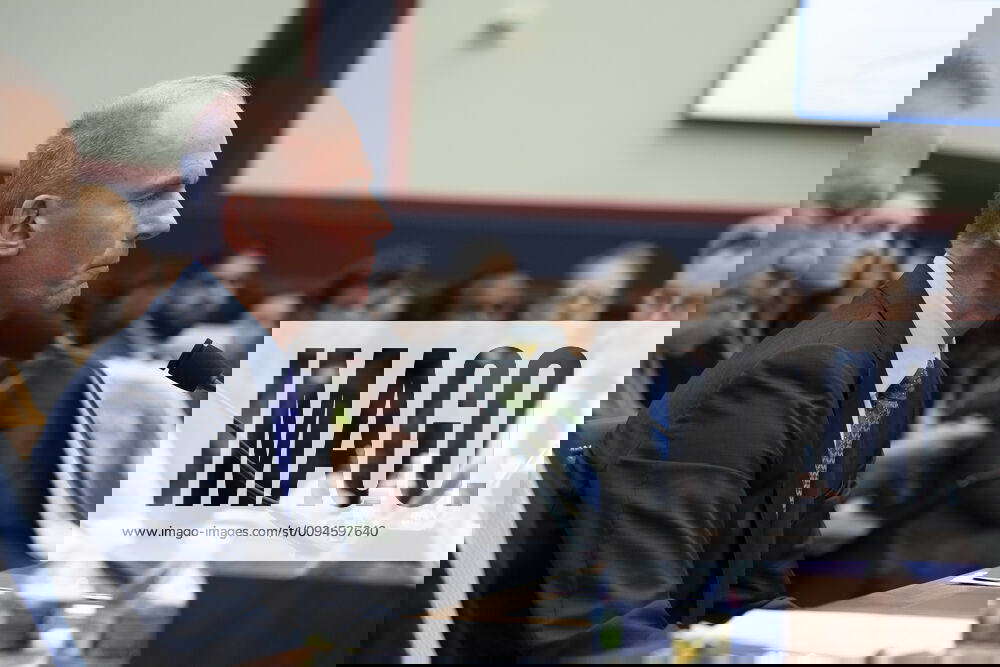 Boeing VP and Chief Engineer John Hamilton and Dennis Muilenburg, CEO ...