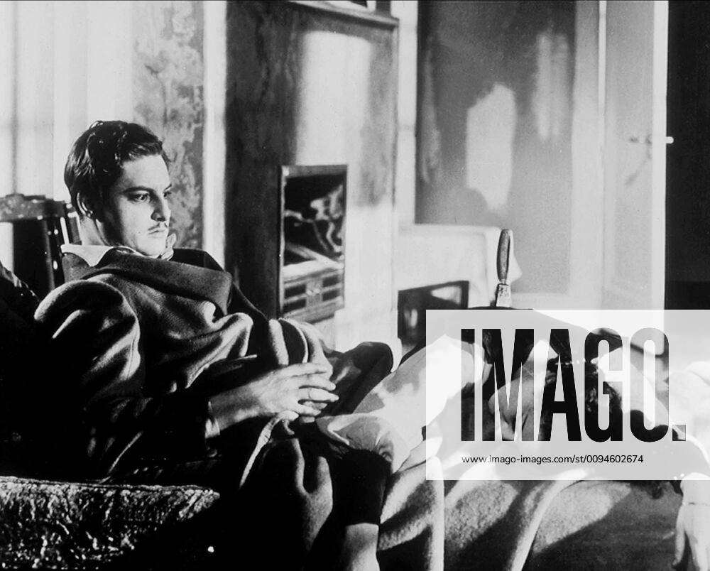 Robert Donat & Lucie Mannheim Characters: Richard Hannay & Annabella aka Miss Smith Film: The