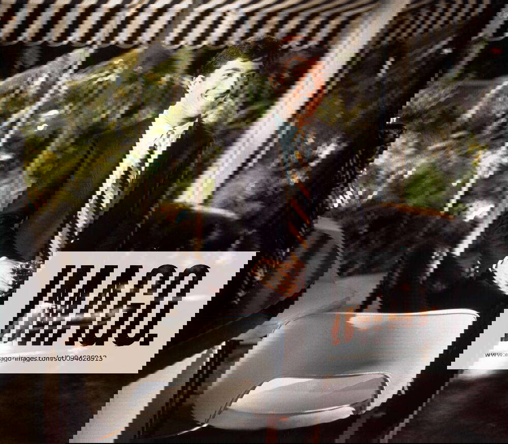 Dustin Hoffman Characters: Ben Braddock Film: The Graduate (USA 1967) Director: Mike Nichols