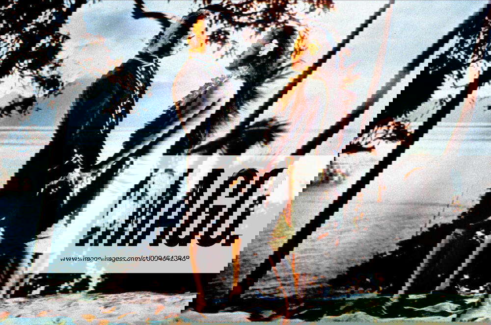 Marlon Brando & Tarita Characters: 1st Lt. Fletcher Christian & Maimiti ...