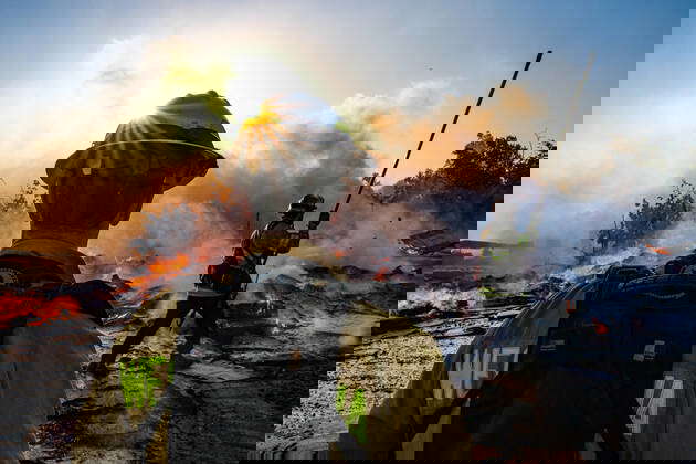 : The Easy Fire in Simi Valley, CA came dangerously close to the Reagan ...