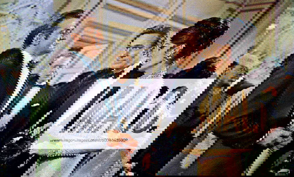 Rod Taylor, Christopher Plummer & Daliah Lavi Characters: Scobie Malone ...