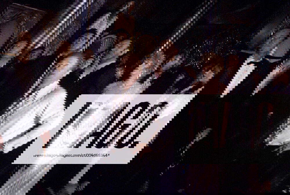 Eric Shea, Red Buttons, Gene Hackman & Stella Stevens Characters: Robin ...