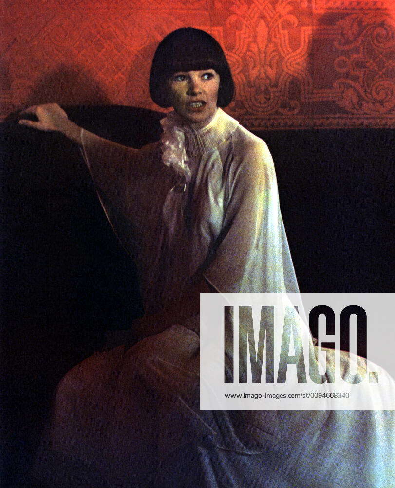 Glenda Jackson Characters: Elizabeth Fielding Film: The Romantic ...