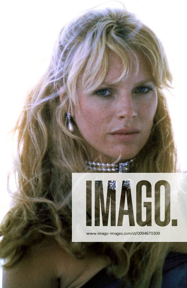 Kim Basinger Characters: Domino Petachi Film: Never Say Never Again ...