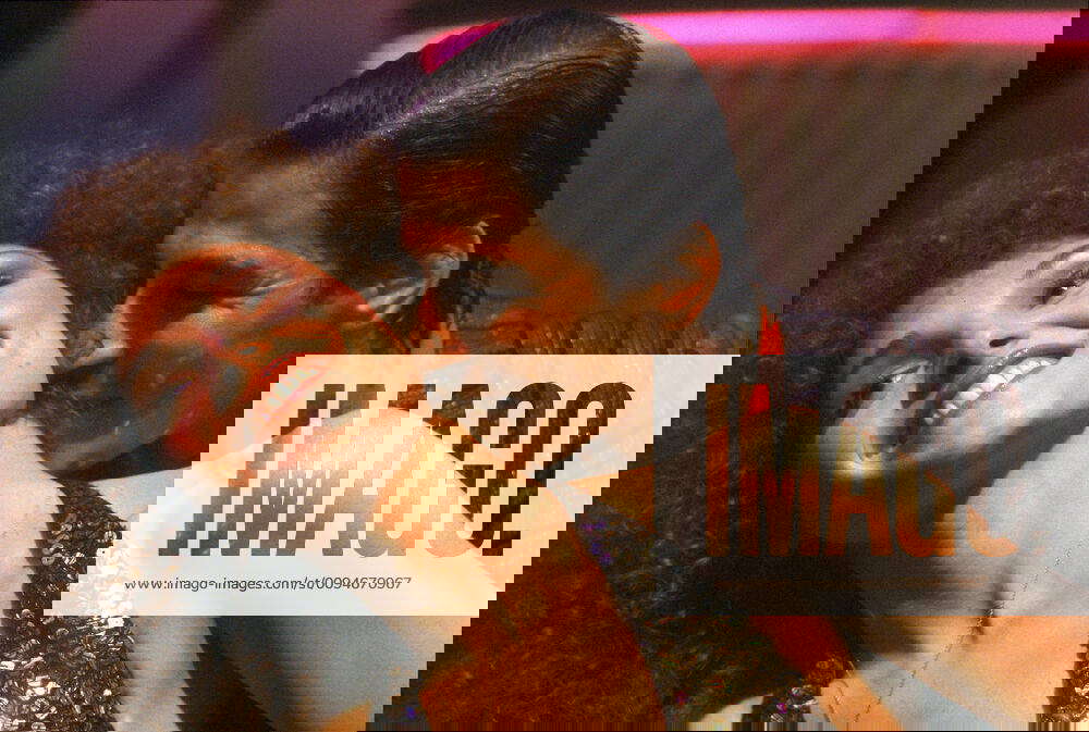 Mary Elizabeth Mastrantonio & Steven Bauer Characters: Gina Montana ...