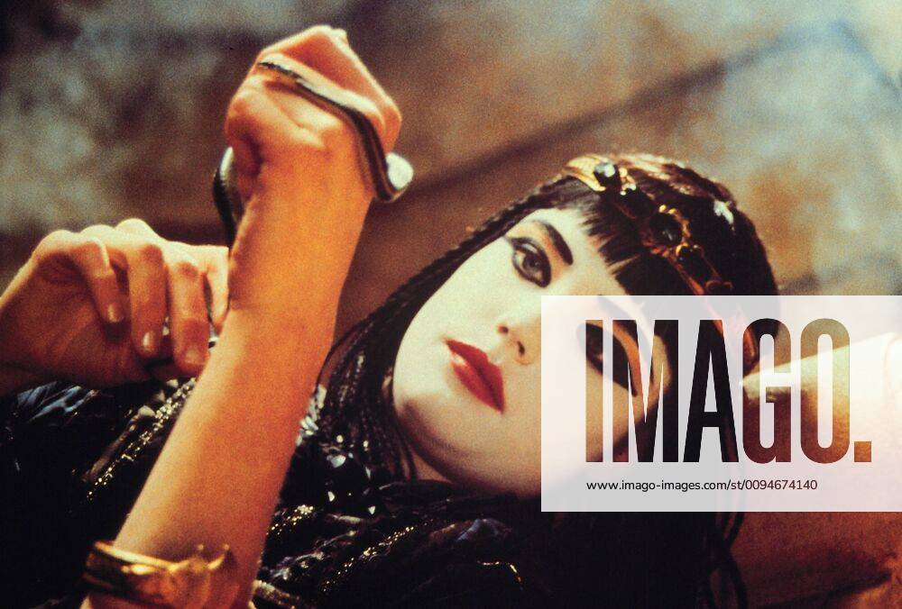 Elizabeth Mcgovern Characters: Deborah Gelly Film: Once Upon A Time In ...