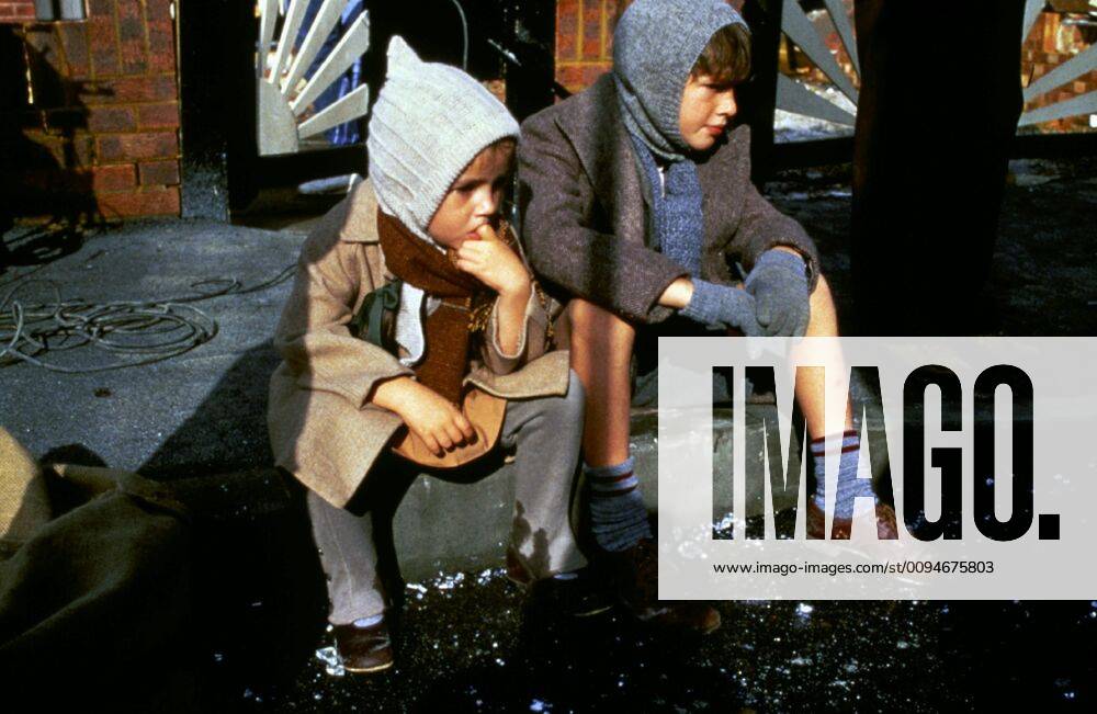 Geraldine Muir, Sebastian Rice-Edwards Characters: Sue Rowan, Bill ...