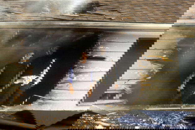 Mel Gibson & Danny Glover Characters: Martin Riggs & Sergeant Roger ...