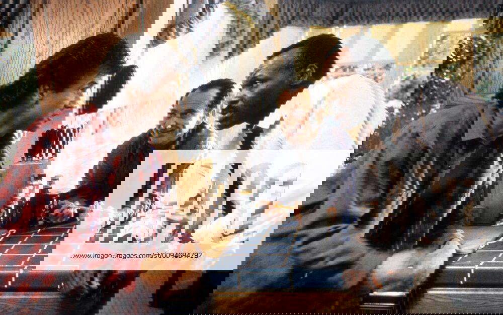 Danny Glover, Joe Pesci, Mel Gibson Characters: Sergeant Roger Murtaugh ...