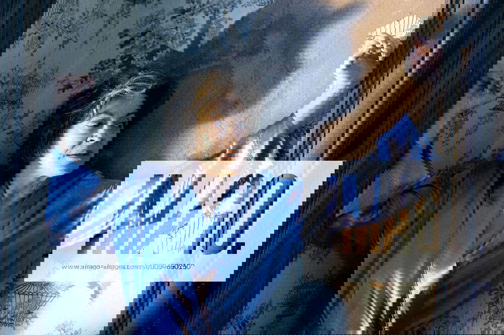 Elaine Kagan Characters: Wanda Marimon Film: Quarantine (USA 2008 ...