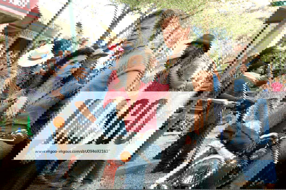 Marisa Tomei & William H. Macy Characters: Maggie & Dudley Frank Film ...