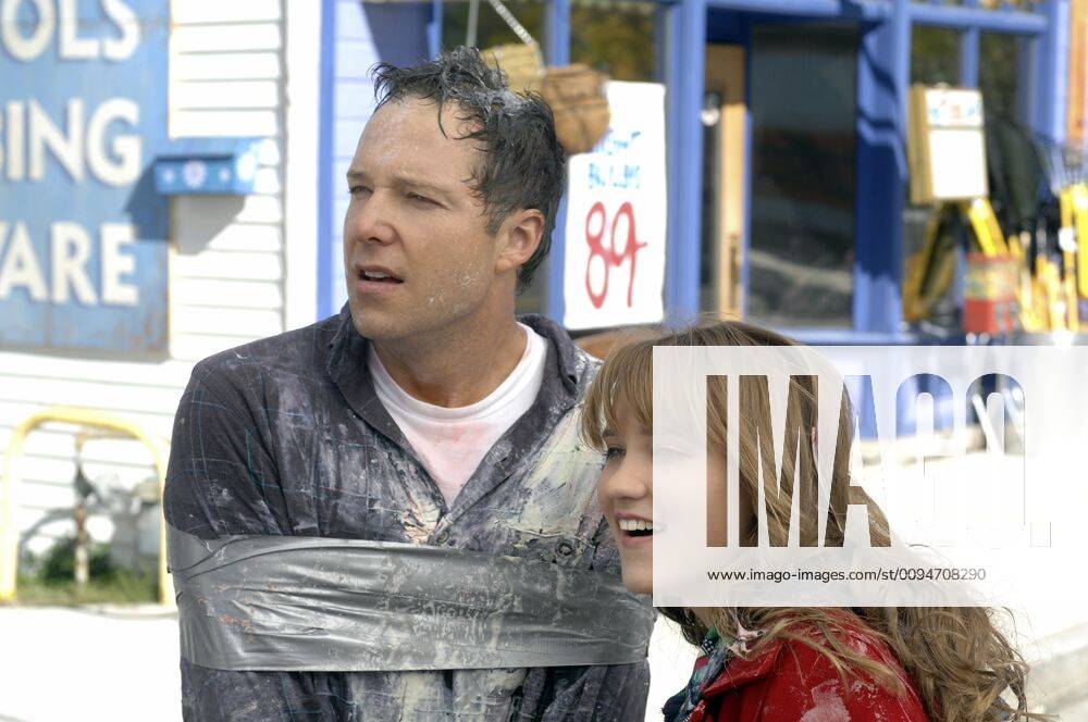 George Newbern & Emily Osment Characters: Neal Morris, Melissa Morris Film: Dadnapped