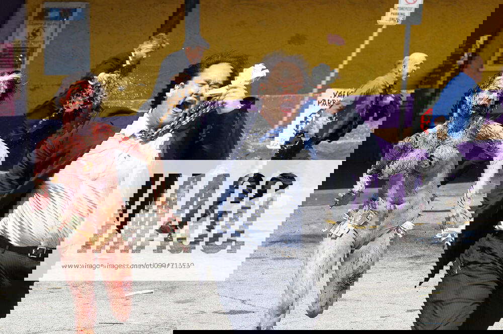 Zombie Stripper Chases Man Film: Zombieland Director: Ruben Fleischer 25 September 2009 Stripper