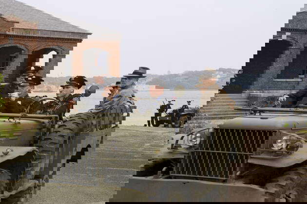 Leonardo Dicaprio & Mark Ruffalo Characters: Teddy Daniels, Chuck Aule ...