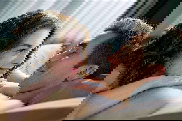 Anne Hathaway & Jake Gyllenhaal Characters: Maggie Murdock, Jamie ...