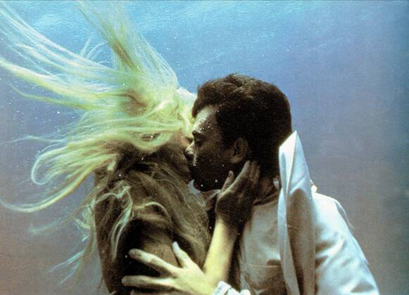 Daryl Hannah & Tom Hanks Characters: Madison & Allen Bauer Film: Splash ...