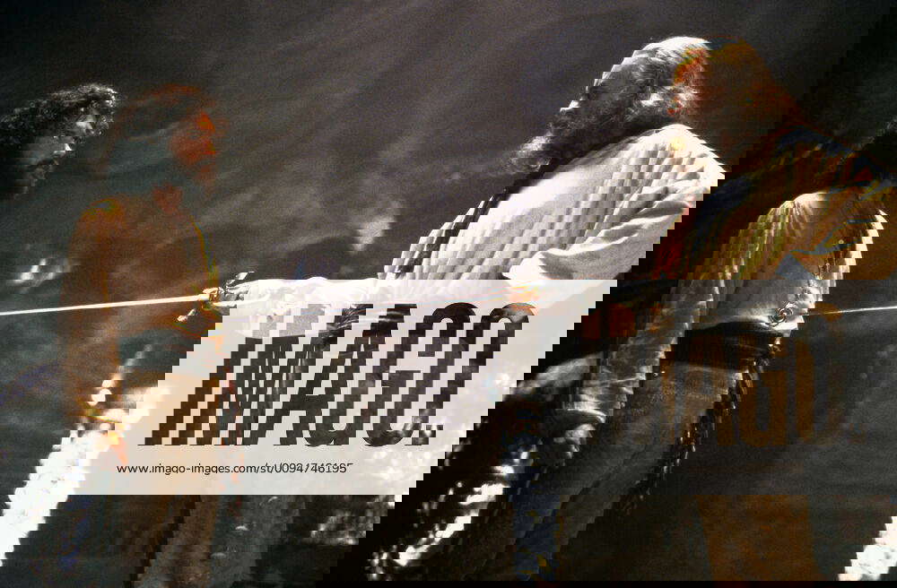 Antonio Banderas & Anthony Hopkins Characters: Alejandro Murrieta, Don ...