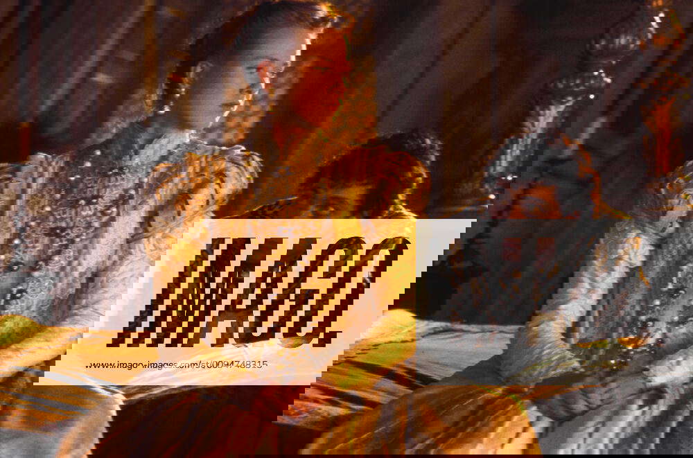 Naomi Watts & Rufus Sewell Characters: Giulia De Lezze, Marco Venier ...