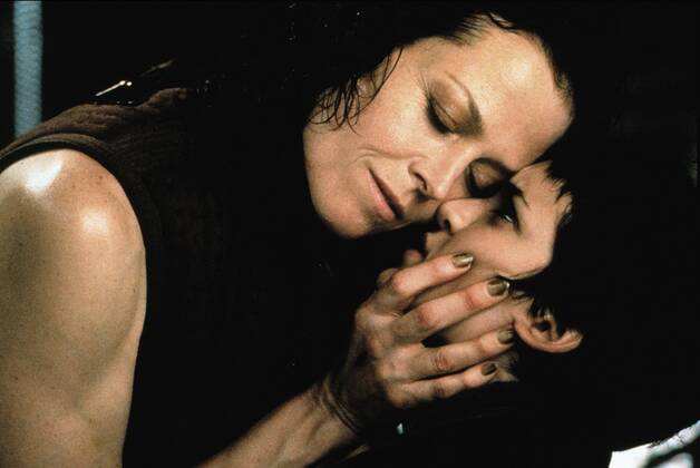 Sigourney Weaver & Winona Ryder Characters: Ellen Ripley & Annalee Call ...