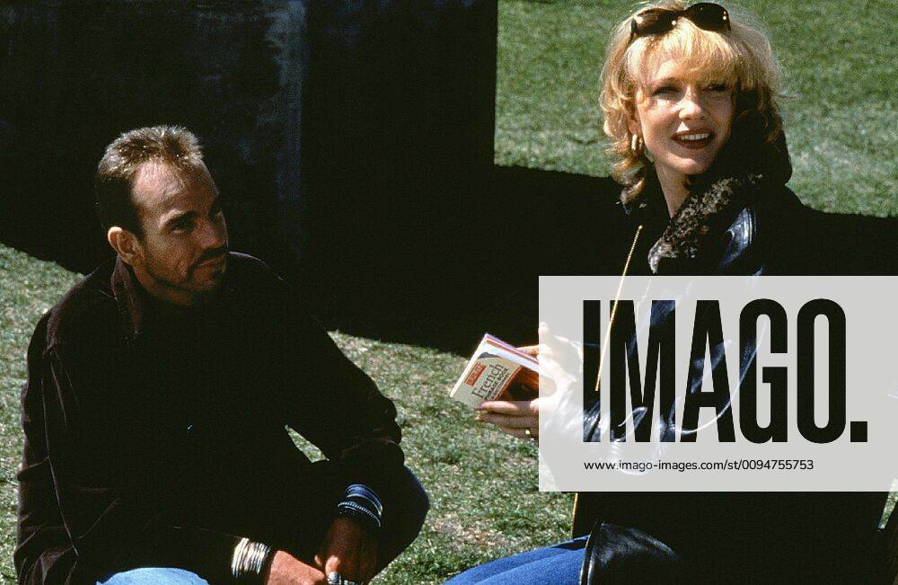 Billy Bob Thornton, Cate Blanchett Characters: Russell Bell,Connie ...