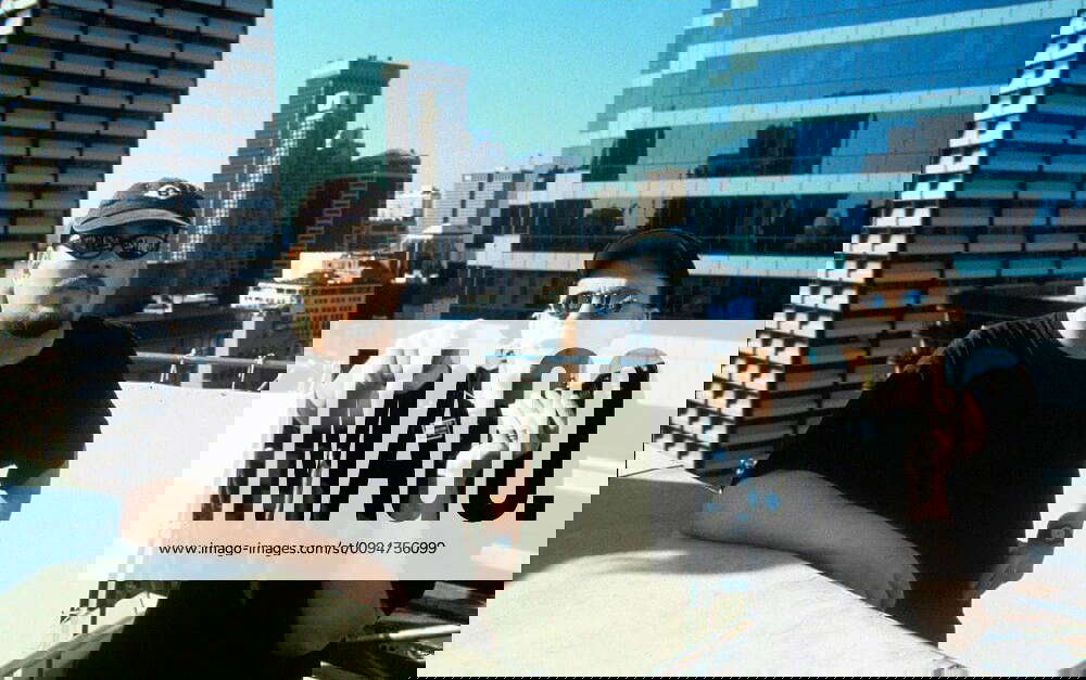 Andy Wachowski,Larry Wachowski Film: The Matrix (USA AUS 1999) Director ...