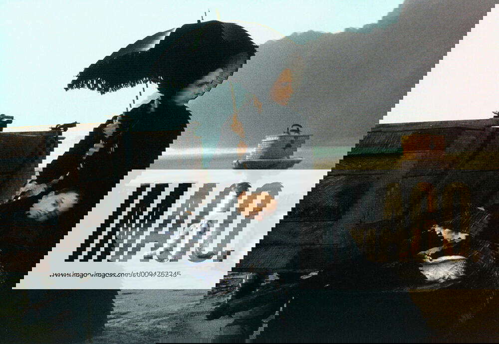 Anna Paquin & Holly Hunter Characters: Flora McGrath & Ada McGrath Film ...