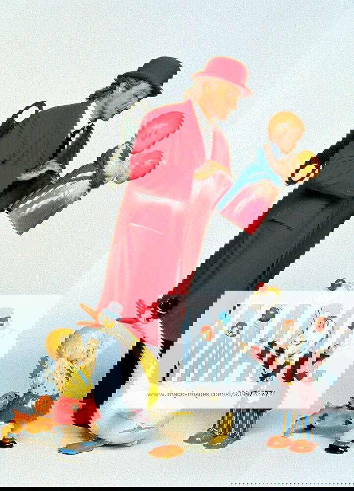 Robin Williams Characters: Leslie Zevo Film: Toys Director: Barry ...