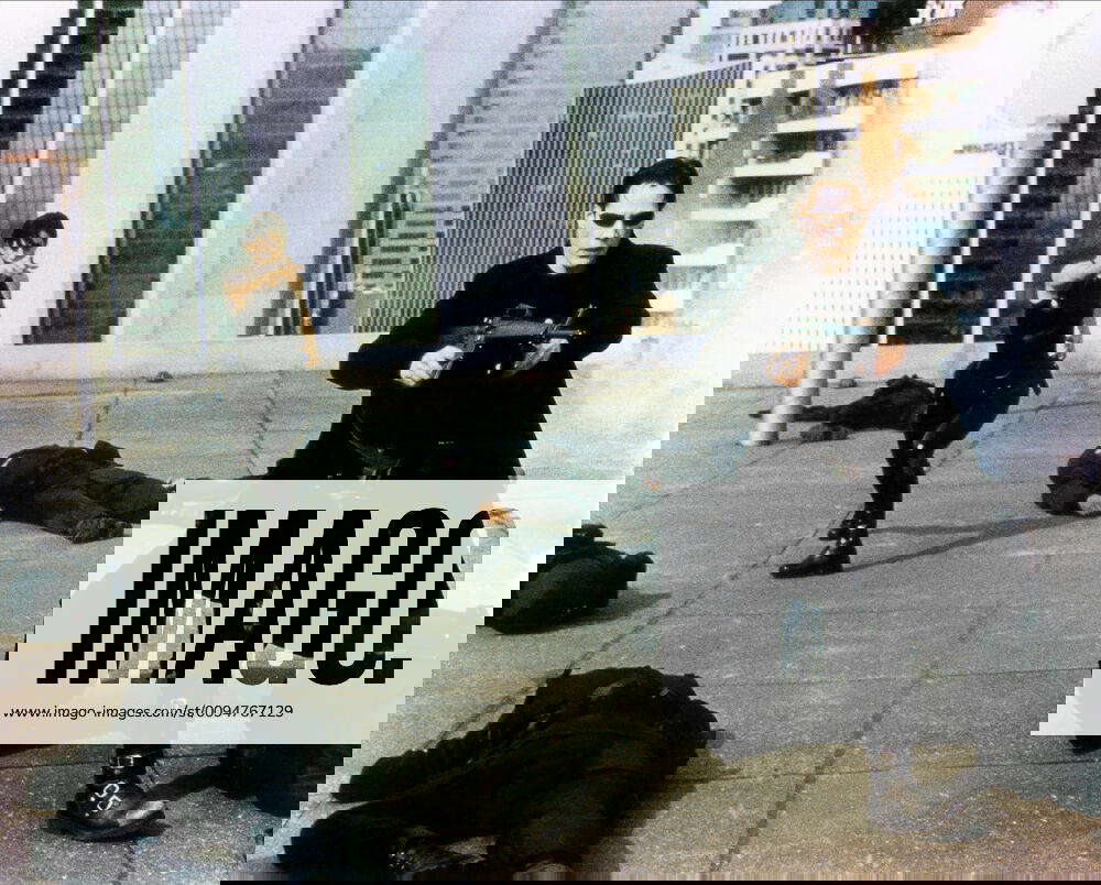 Carrie-Anne Moss, Keanu Reeves Characters: Trinity,Neo Film: The Matrix ...