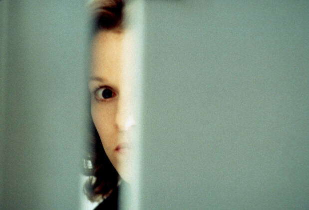 Penelope Ann Miller Characters: Dr. Margo Green Film: The Relic (1996 ...