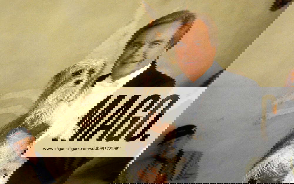 Robert Wagner Characters: Jonathan Hart Film: Hart To Hart: Till Death ...