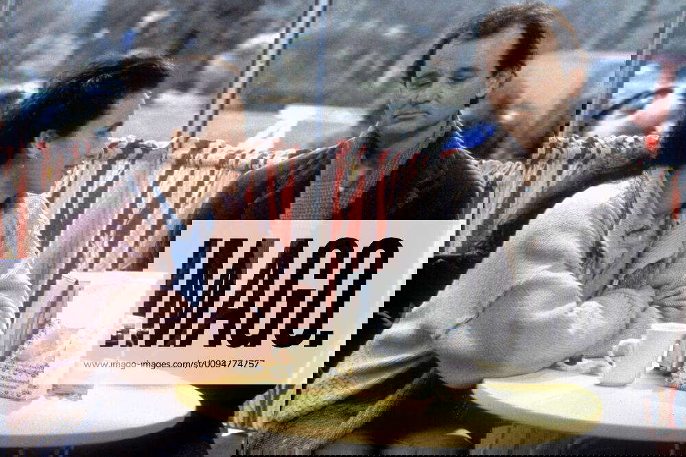 Andie Macdowell & Bill Murray Characters: Rita, Phil Connors Film ...