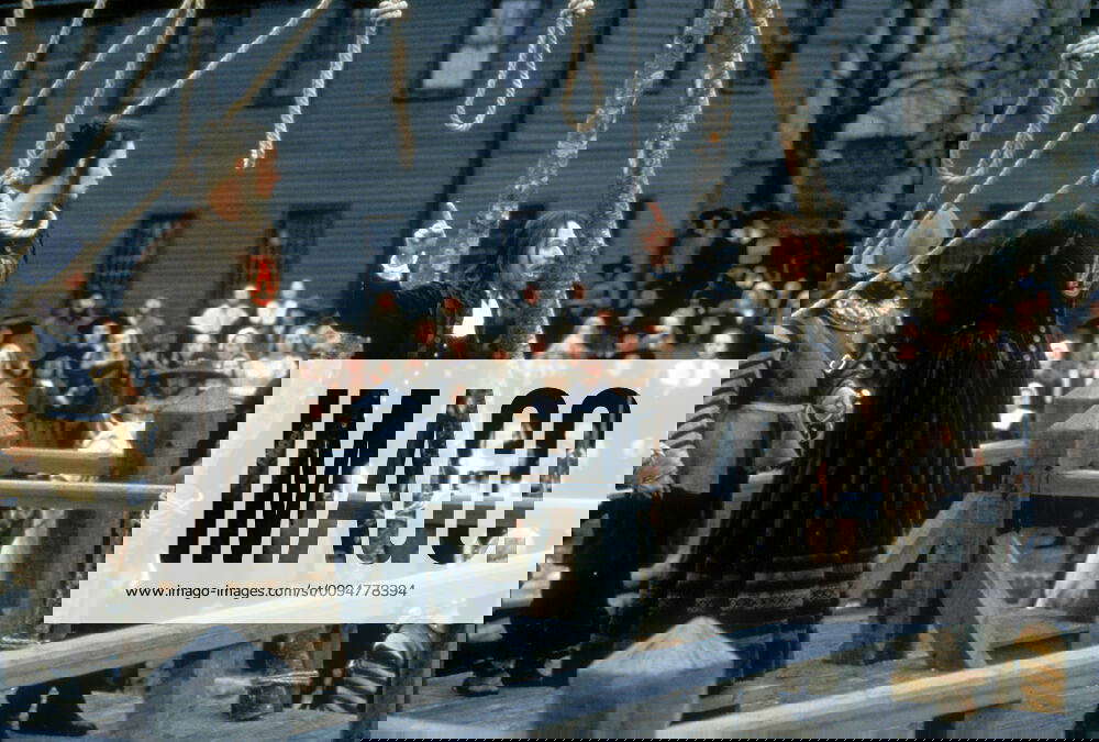 Demi Moore & Gary Oldman Characters: Hester Prynne, Rev. Arthur ...