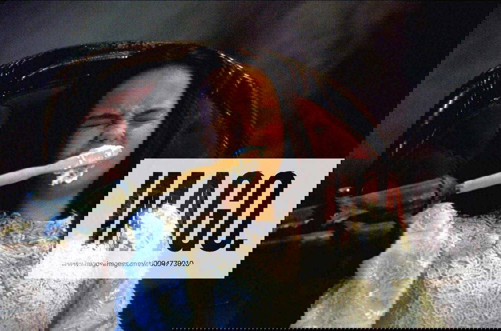 Christina Ricci Characters: Kathleen Kat Harvey Film: Casper (USA 1995 ...