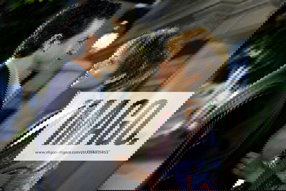 Benjamin Bratt & Halle Berry Characters: Tom Lone & Patience Phillips ...