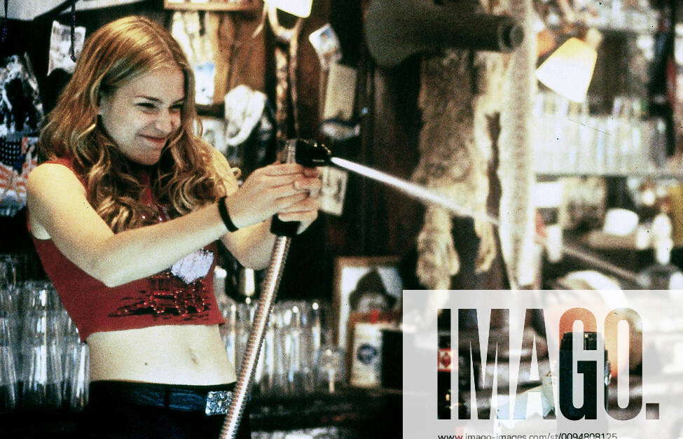 Piper Perabo Characters: Violet Sanford Film: Coyote Ugly (2000 ...