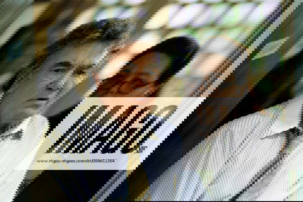 Albert Finney & Conchata Ferrell Characters: Ed Masry,Brenda Film: Erin ...