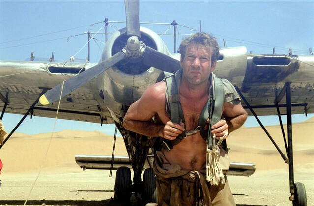 Dennis Quaid Characters: Frank Towns Film: Flight Of The Phoenix ...